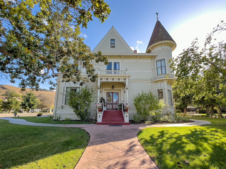 Chateau Coralini - Big Sur, CA