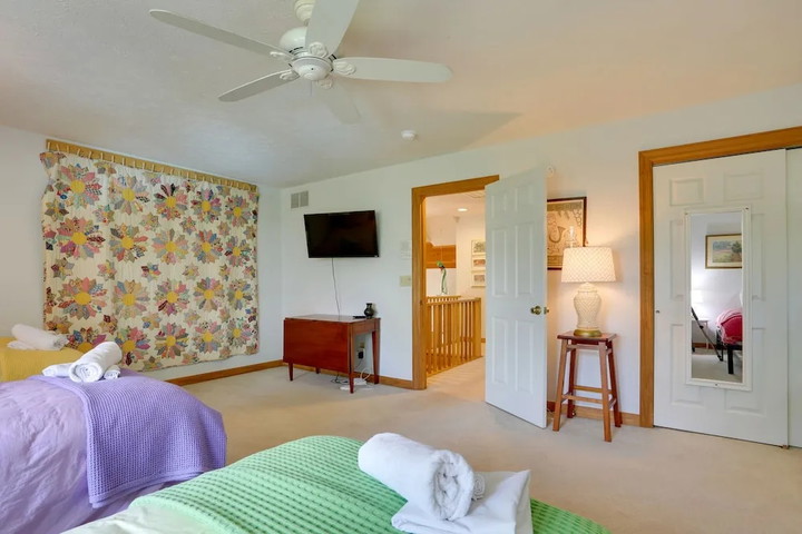 < 1 Mi To Camelback Resort: Home W/ Pool Table! - Mount Pocono, PA