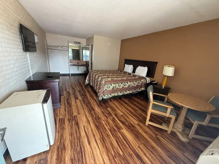 Economy Inn - Belleville, IL