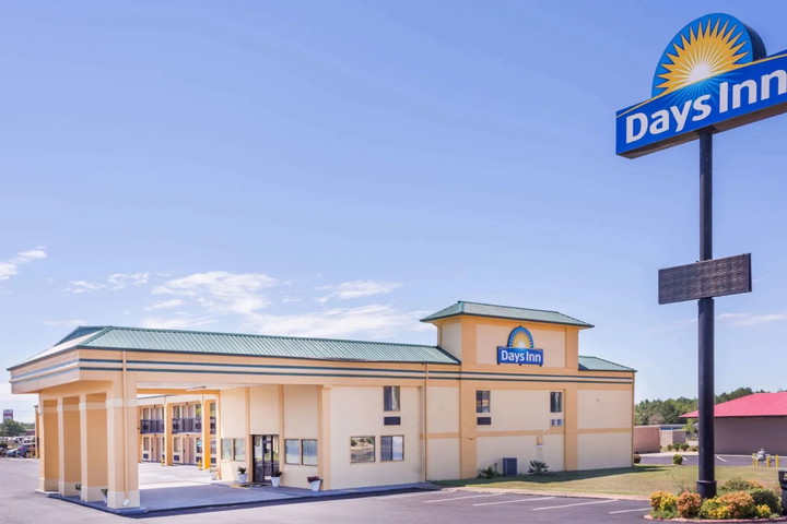 Days Inn By Wyndham Byron - Warner Robins, GA
