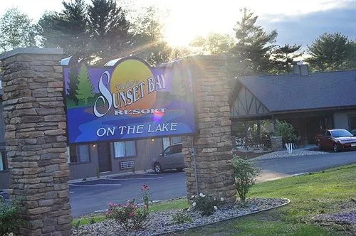 Sunset Bay Resort & Suites - Wisconsin Dells, WI