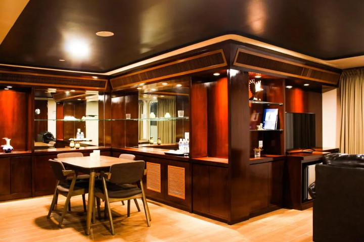 Doulos Phos The Ship Hotel - Batam