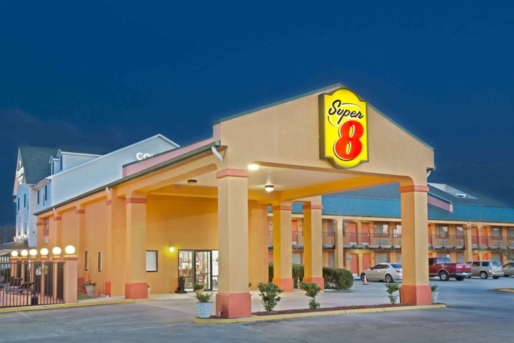 Super 8 By Wyndham Covington - Covington, LA