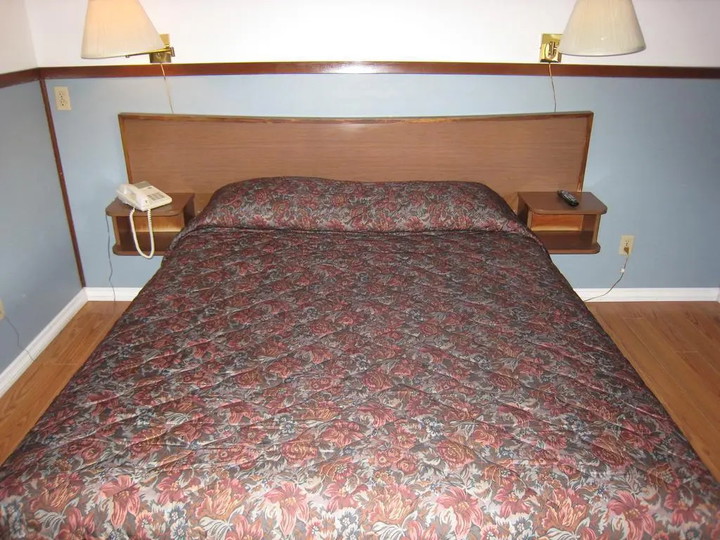 Falcon Nest Motel - Duncan