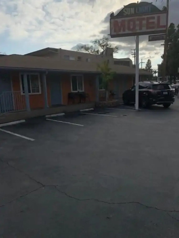 Sunlight Motel - Long Beach, CA