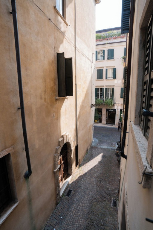 Cozy Room With Spa Service - City Centre - Lake Garda