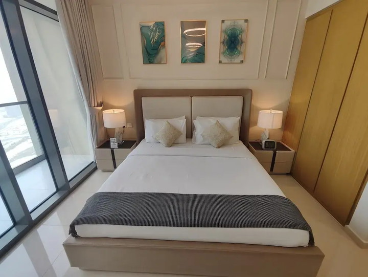 Lux Bnb Aykon City I Skyline Canal Views - Dubai