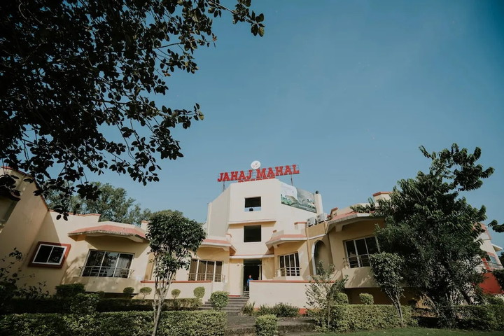 Tgi Jahaj Mahal Resort - Mandav