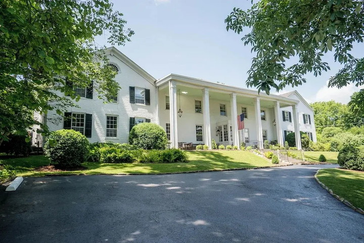 Historic General Lewis Inn - Lewisburg, WV