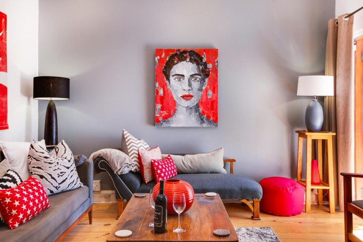 Backup-powered Art Deco Cottage In De Waterkant - Camps Bay