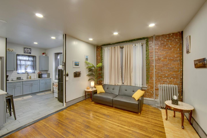 < 2 Mi To Downtown & Capitol: Harrisburg Hideaway - Harrisburg, PA