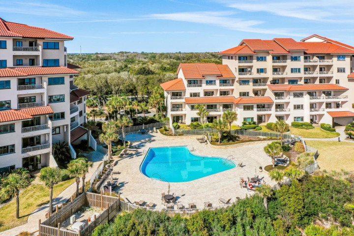 Beachfront Condo With Furnished Balcony, Amazing Pool, Tennis, & Mini-golf - Fernandina Beach, FL