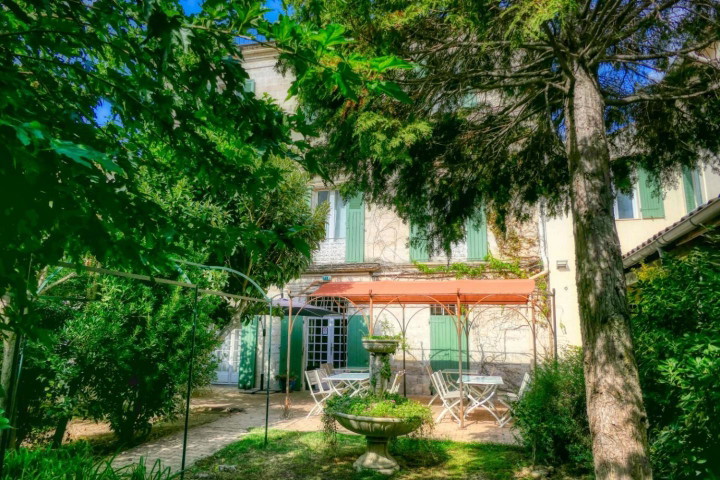 Au Saint Roch - Hôtel Et Jardin - Rochefort-du-Gard