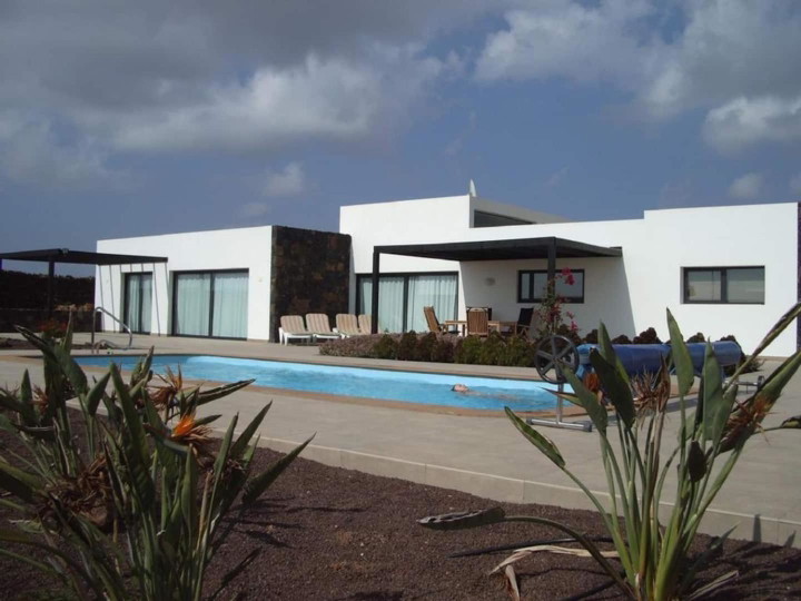 Wind Wave 28b - Heated & Shared Pool - İspanya