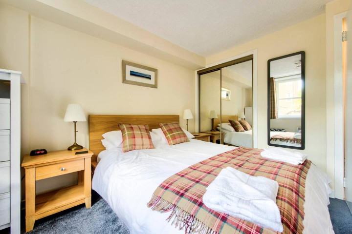 Charming 1 Bed Apartment With Castle View - Edinburgh