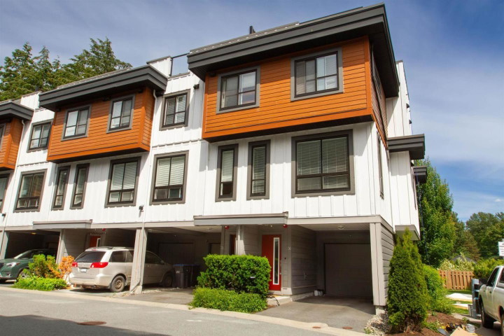 Stylish Three Bedroom Townhome - Squamish