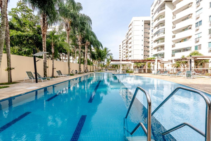 2 Qrts C Suíte, Ar Condicionado, Piscina Infantil E Adulto, Sala Com Ventilador De Teto, Parquinho, Estacionamento Privativo, Portaria 24hrs, Self Checkin, Indicado Pra Família C Crianças, Casais E Hóspedes A Trabalho - Rio de Janeiro