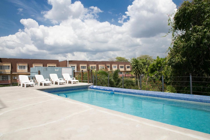 Choose To Be Happy At Brompton Estates - 1-br & 2-br W Pool - Kingston