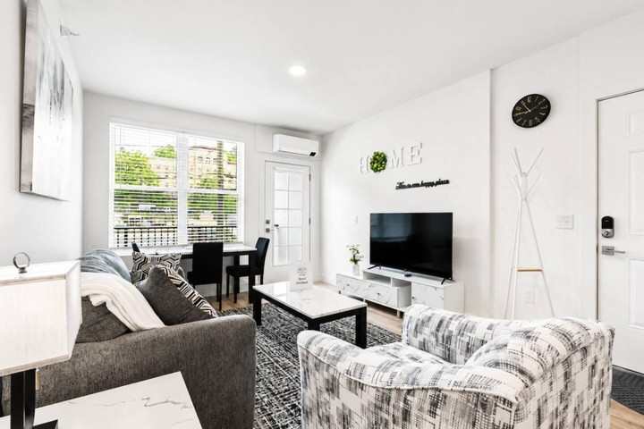 Charming 1 Bed - Balcony - Free Parking Downtown, #206 - Hot Springs, AR