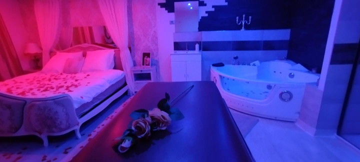 " La Suite Royale " Loveroom Avec Jacuzzi - Alsace