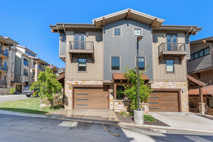 Luxury 3 Br In Canyons Village, Gourmet Kitchen, Private Hot Tub, Heated Pool, Gym, Walk To Lifts - Utah