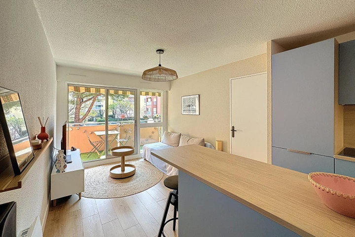 Charming Air-conditioned Apartment With Terrace & Parking 600 M From The - Le Lavandou