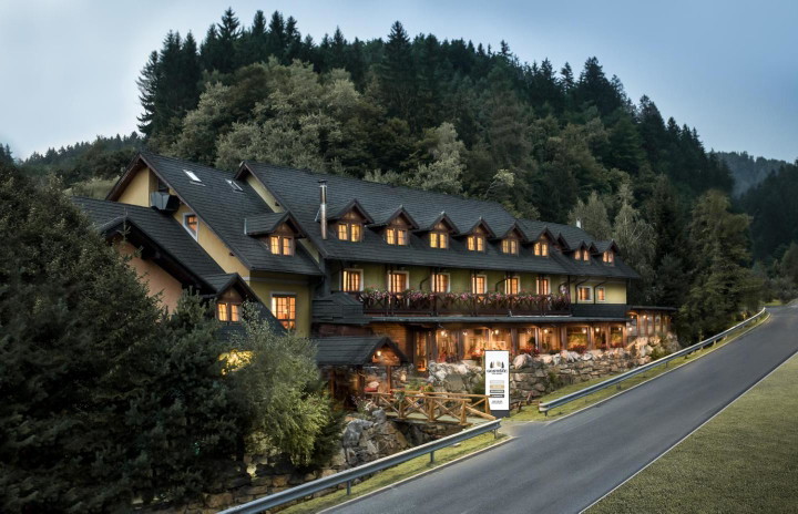 Hotel In Restavracija Pod Roglo - Slovenia