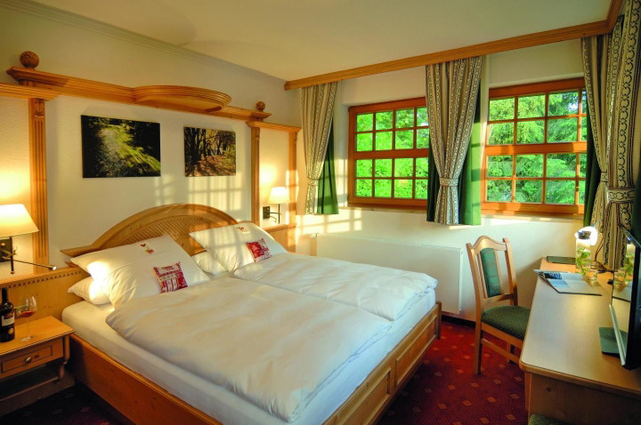 Hotel Alpenhof - Ruhige Wohlfühloase Zwischen München, Dem Fünf-seenland Und Den Bergen, In S-bahnnähe - Germering