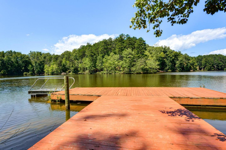 Pinnacle Lakefront Retreat: Dock, Canoe & Fire Pit - Pilot Mountain, NC