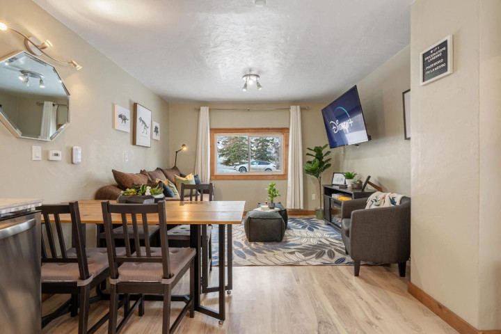 Triceratops Landing I Fire Place I Games I Netflix - Drumheller