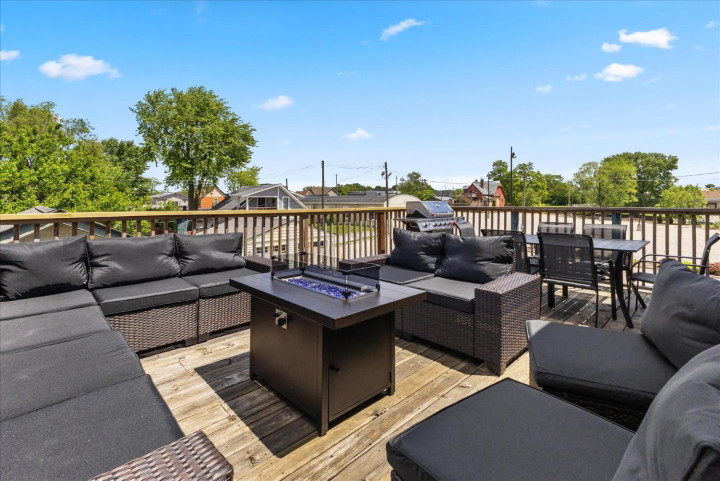 Stylish 2-story Retreat W Balcony & Parking - Indianapolis, IN