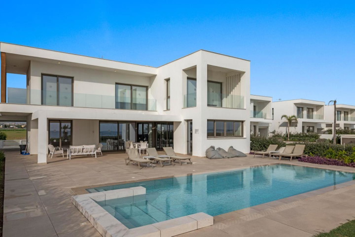 Serenity Waves Villa 5 - Larnaka