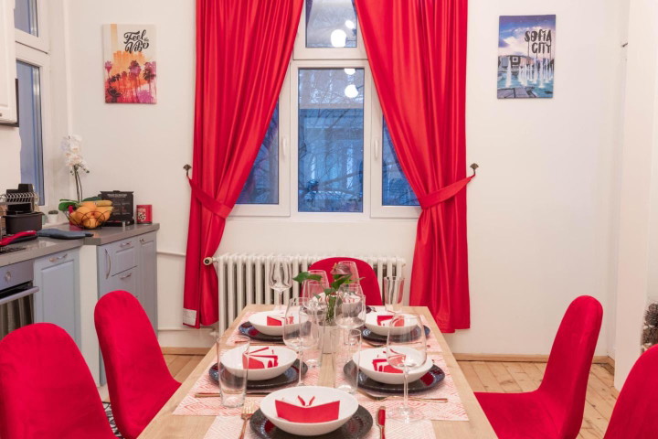 Vintage Bohemian Paradise With Xbox Series X For Big Groups - Sofia