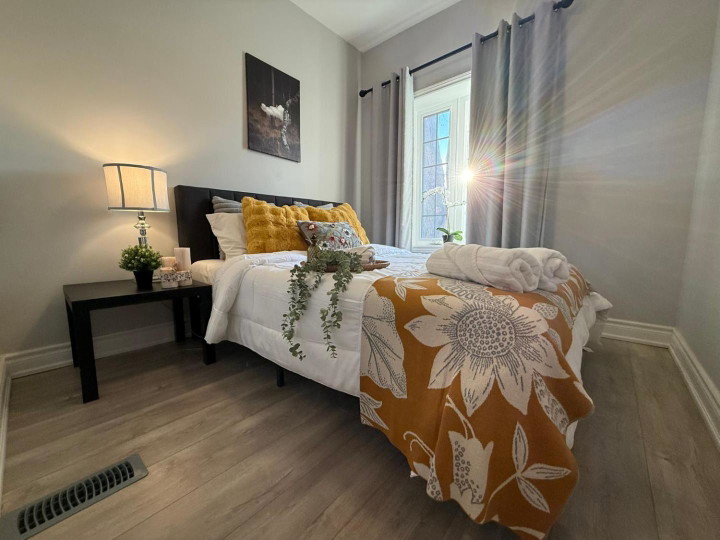 Family-friendly 3br In Little Italy - Toronto