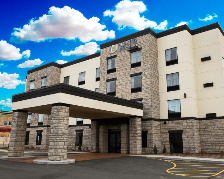 Cobblestone Hotel & Suites - Two Rivers - Two Rivers, WI
