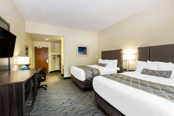 Baymont By Wyndham Des Moines Airport - West Des Moines, IA