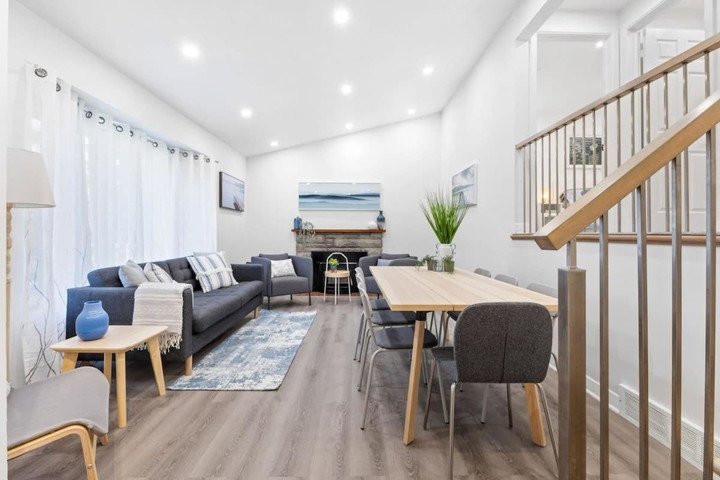 Pierrefonds 4br House With Garden & Ev Station - Montreal