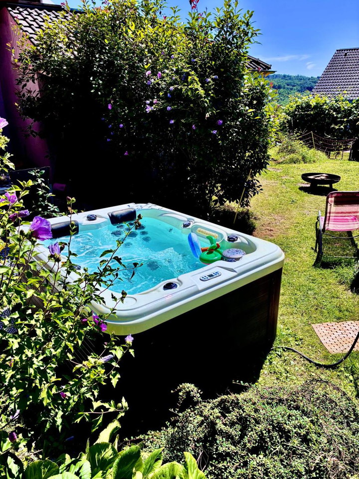Ruhe & Erholung Im Grünen! Mediterranes Landhaus-apartment Mit Jacuzzi - Saarland