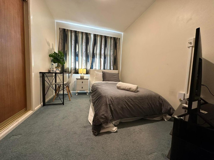 The Airport Homestay House - West Coast
