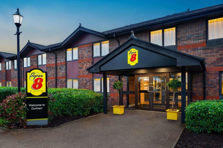 Super 8 By Wyndham Durham - Durham