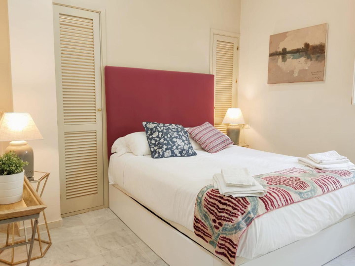 Homeyseville-bright Apartment At Santa Cruz 4 Pax, Parking Optional - Dos Hermanas