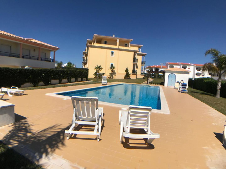 Oura Beach T1 Apartment Coral , Close To The Strip, Swimming Pool, Wi Fi, A/c - Albufeira