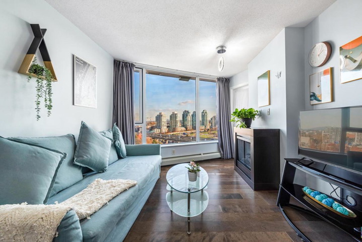 Downtown 1 Bedroom Water View Condo - Vancouver
