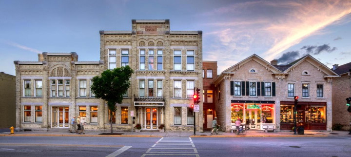 Washington House Inn - Grafton, WI