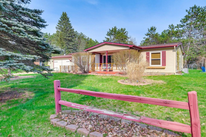 Dog-friendly Michigan Home W/ Deck & Fire Pit! - East Jordan, MI
