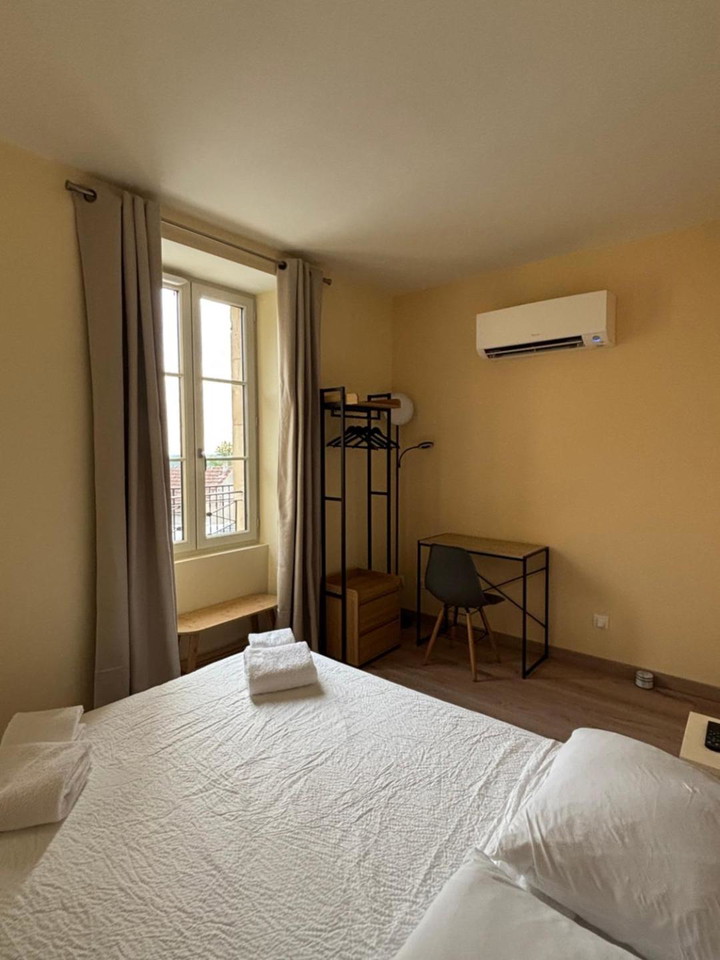 Chambre Climatisée Au Cœur Historique De Rieupeyroux - Aveyron