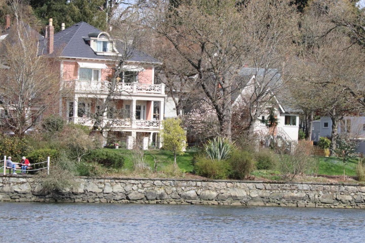 Lipton Place By Elegant Waterfront - Victoria