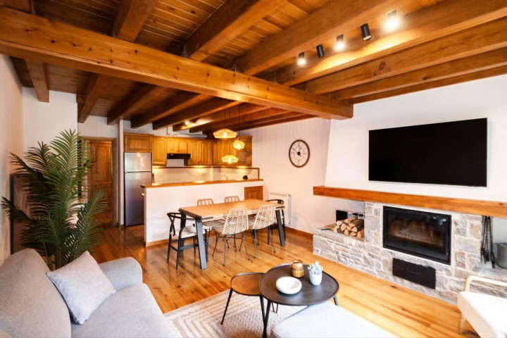 Espacioso Apartamento Con Jardín En Salardú - Baqueira