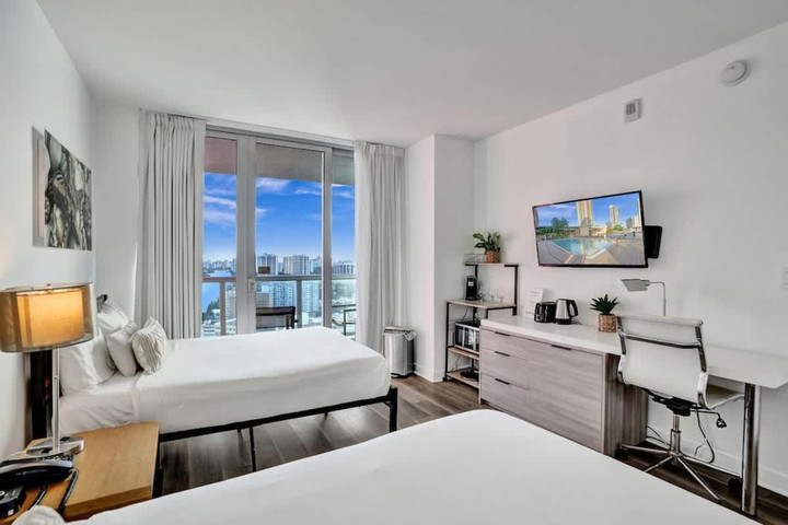 Charming Ocean View Waterfront Studio Resort 2609 - Dania Beach, FL