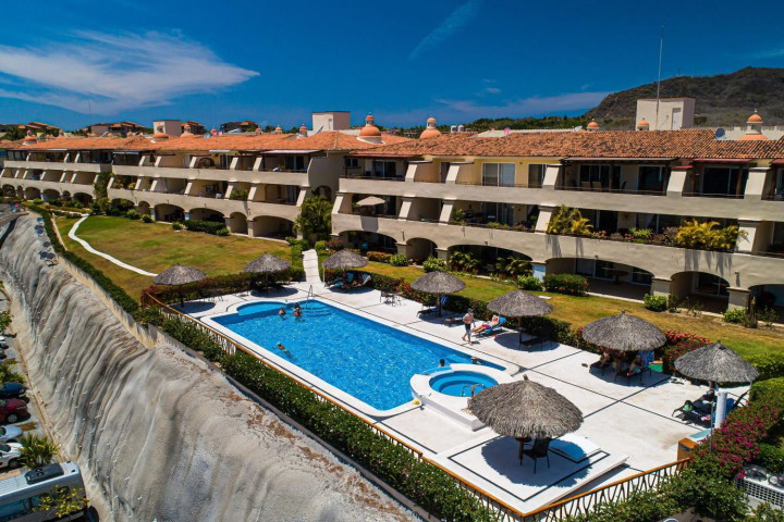 Oceanfront Condo With Pool, Balcony, Amazing Views, Washer/dryer, & Partial Ac - Punta Mita